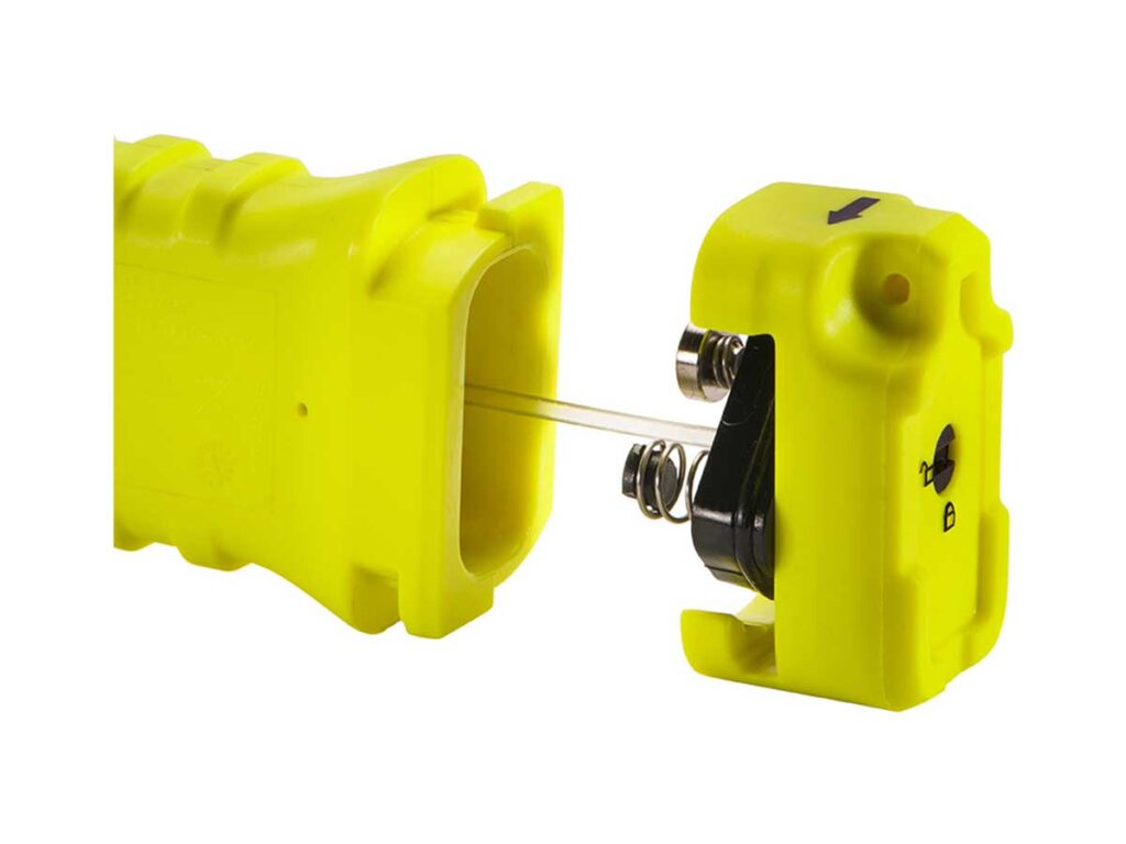 Pelican 3415M Right Angle 336 Lumens Light (Magnet version) Safety ...